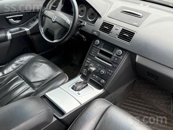 Black Volvo XC90 2011 in Riga, with an engine capacity of 2.40 L and mileage of 0 thousand km for 8500 €, photo 7 on AUTOMOTO.COM.LV