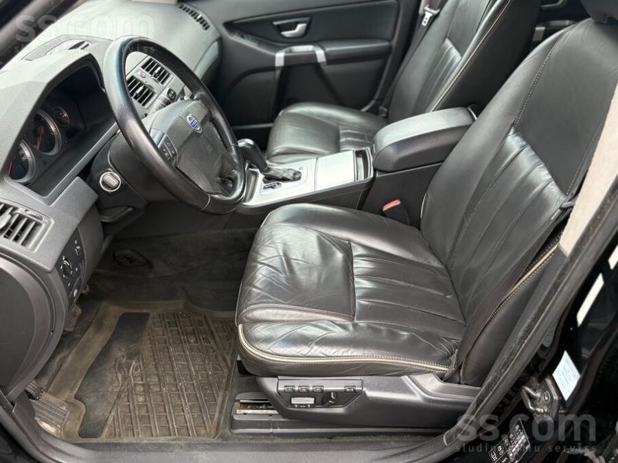 Black Volvo XC90 2011 in Riga, with an engine capacity of 2.40 L and mileage of 0 thousand km for 8500 €, photo 9 on AUTOMOTO.COM.LV