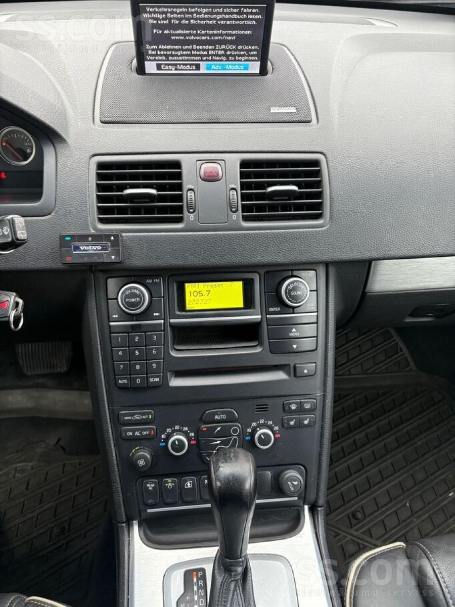Black Volvo XC90 2011 in Riga, with an engine capacity of 2.40 L and mileage of 0 thousand km for 8500 €, photo 10 on AUTOMOTO.COM.LV