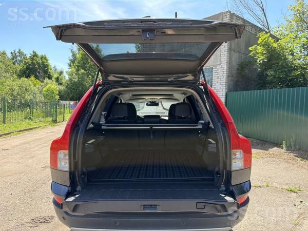 Melns Volvo XC90 2011 Daugavpils, ar dzinēja tilpumu 2.40 L un nobraukumu 196 tūkst. km par 10200 €, foto 9 vietnē AUTOMOTO.COM.LV