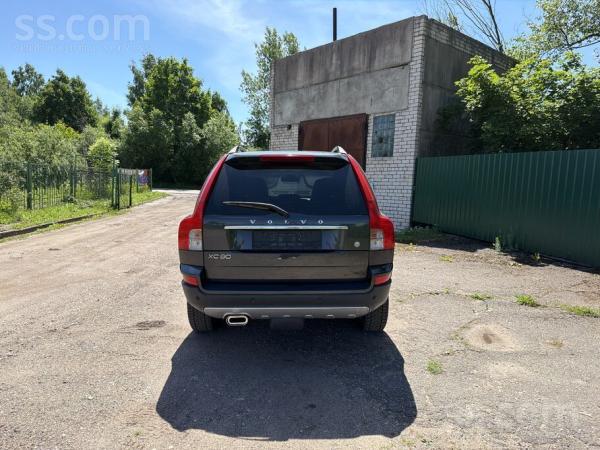 Black Volvo XC90 2011 in Daugavpils, with an engine capacity of 2.40 L and mileage of 196 thousand km for 10200 €, photo 5 on AUTOMOTO.COM.LV