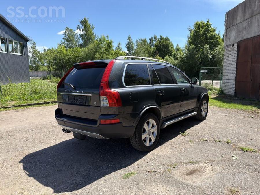 Black Volvo XC90 2011 in Daugavpils, with an engine capacity of 2.40 L and mileage of 196 thousand km for 10200 €, photo 7 on AUTOMOTO.COM.LV