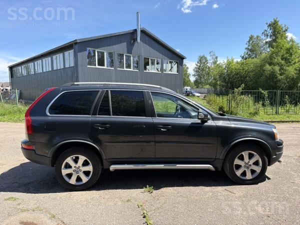 Black Volvo XC90 2011 in Daugavpils, with an engine capacity of 2.40 L and mileage of 196 thousand km for 10200 €, photo 7 on AUTOMOTO.COM.LV