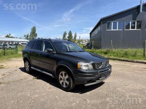 Black Volvo XC90 2011 in Daugavpils, with an engine capacity of 2.40 L and mileage of 196 thousand km for 10200 €, photo 9 on AUTOMOTO.COM.LV