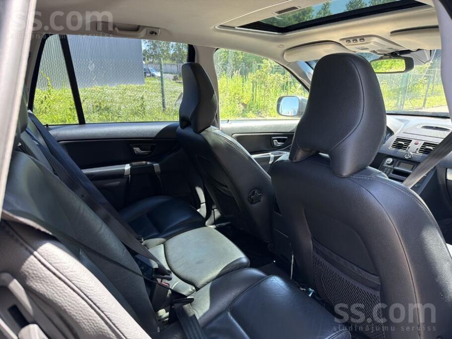 Black Volvo XC90 2011 in Daugavpils, with an engine capacity of 2.40 L and mileage of 196 thousand km for 10200 €, photo 13 on AUTOMOTO.COM.LV
