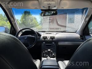 Black Volvo XC90 2011 in Daugavpils, with an engine capacity of 2.40 L and mileage of 196 thousand km for 10200 €, photo 14 on AUTOMOTO.COM.LV