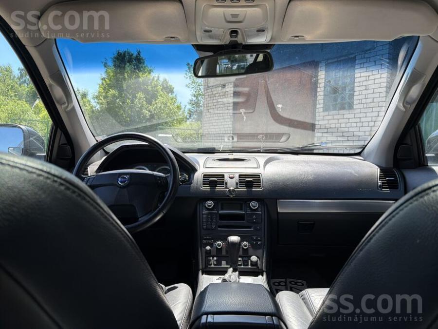 Black Volvo XC90 2011 in Daugavpils, with an engine capacity of 2.40 L and mileage of 196 thousand km for 10200 €, photo 14 on AUTOMOTO.COM.LV