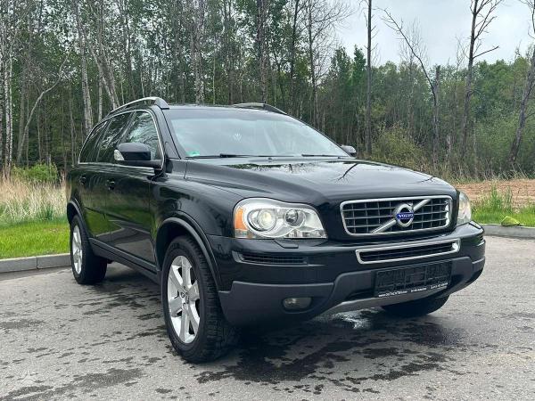 Black Volvo XC90 2011 in Utena, with an engine capacity of 2.40 L and mileage of 287 thousand km for 9350 €, photo 2 on AUTOMOTO.COM.LV