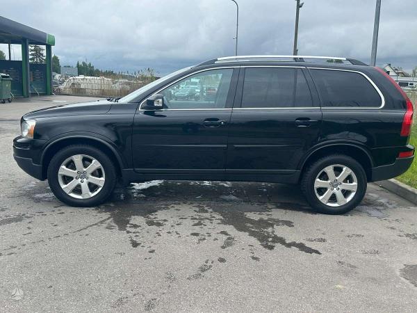 Black Volvo XC90 2011 in Utena, with an engine capacity of 2.40 L and mileage of 287 thousand km for 9350 €, photo 5 on AUTOMOTO.COM.LV