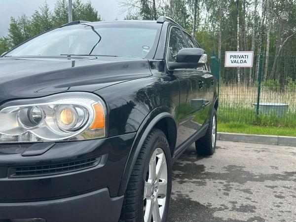 Black Volvo XC90 2011 in Utena, with an engine capacity of 2.40 L and mileage of 287 thousand km for 9350 €, photo 8 on AUTOMOTO.COM.LV