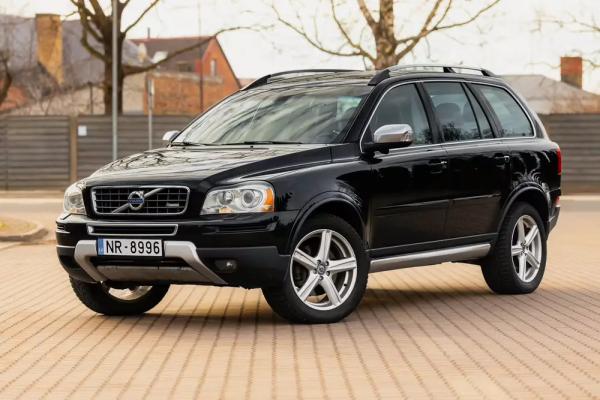 Melns Volvo XC90 2011 Jelgava, ar dzinēja tilpumu 2.40 L un nobraukumu 316 tūkst. km par 10400 €, foto 1 vietnē AUTOMOTO.COM.LV