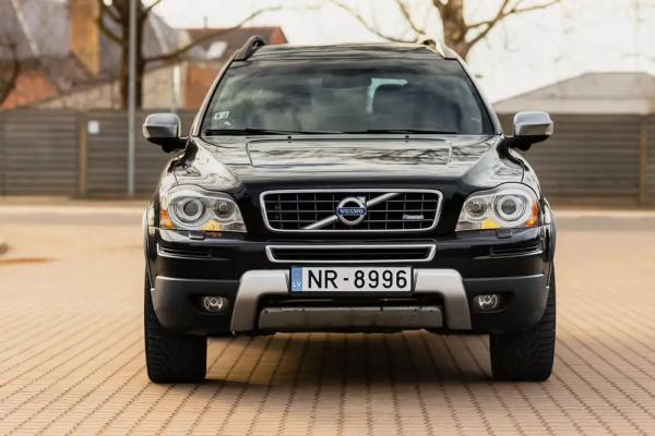Melns Volvo XC90 2011 Jelgava, ar dzinēja tilpumu 2.40 L un nobraukumu 316 tūkst. km par 10400 €, foto 2 vietnē AUTOMOTO.COM.LV