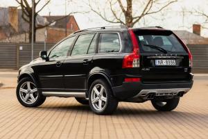 Black Volvo XC90 2011 in Jelgava, with an engine capacity of 2.40 L and mileage of 316 thousand km for 10400 €, photo 5 on AUTOMOTO.COM.LV