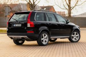 Black Volvo XC90 2011 in Jelgava, with an engine capacity of 2.40 L and mileage of 316 thousand km for 10400 €, photo 6 on AUTOMOTO.COM.LV