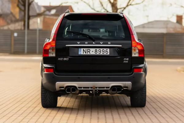 Melns Volvo XC90 2011 Jelgava, ar dzinēja tilpumu 2.40 L un nobraukumu 316 tūkst. km par 10400 €, foto 6 vietnē AUTOMOTO.COM.LV
