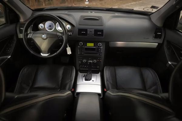 Melns Volvo XC90 2011 Jelgava, ar dzinēja tilpumu 2.40 L un nobraukumu 316 tūkst. km par 10400 €, foto 10 vietnē AUTOMOTO.COM.LV