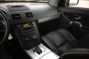 Black Volvo XC90 2011 in Jelgava, with an engine capacity of 2.40 L and mileage of 316 thousand km for 10400 €, photo 14 on AUTOMOTO.COM.LV