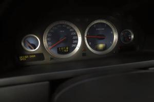 Black Volvo XC90 2011 in Jelgava, with an engine capacity of 2.40 L and mileage of 316 thousand km for 10400 €, photo 15 on AUTOMOTO.COM.LV