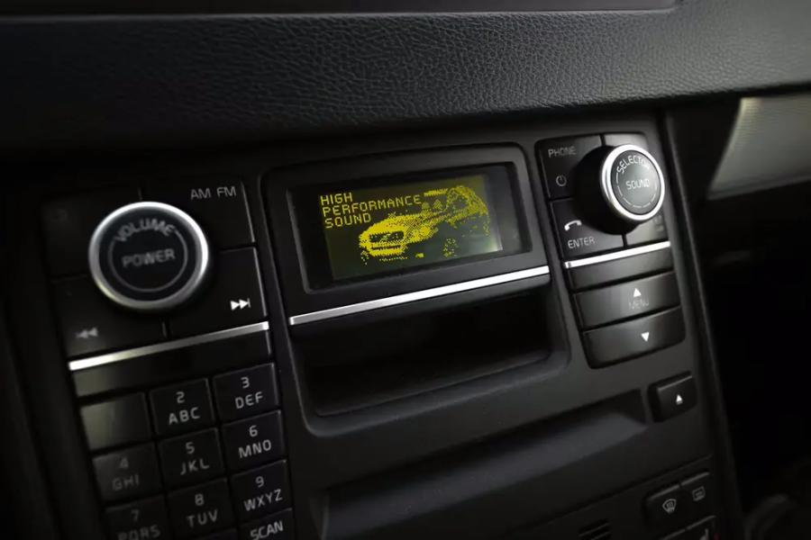 Black Volvo XC90 2011 in Jelgava, with an engine capacity of 2.40 L and mileage of 316 thousand km for 10400 €, photo 16 on AUTOMOTO.COM.LV