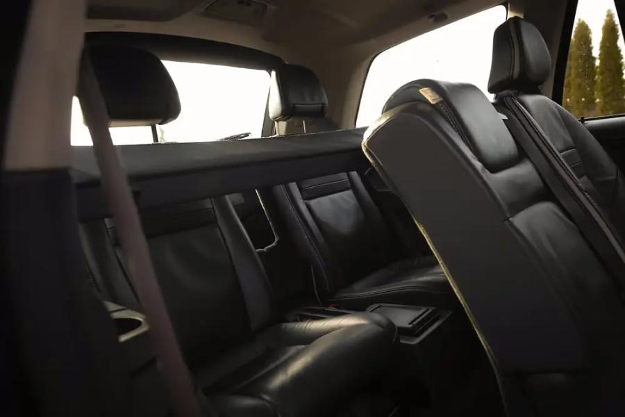 Black Volvo XC90 2011 in Jelgava, with an engine capacity of 2.40 L and mileage of 316 thousand km for 10400 €, photo 20 on AUTOMOTO.COM.LV