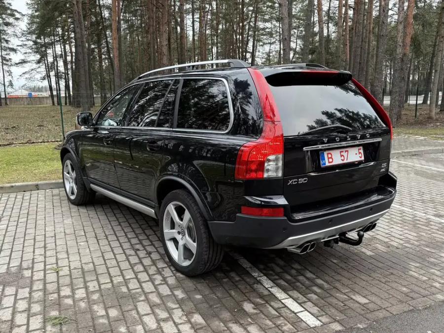 Black Volvo XC90 2011 in Riga, with an engine capacity of 2.40 L and mileage of 231 thousand km for 8990 €, photo 6 on AUTOMOTO.COM.LV