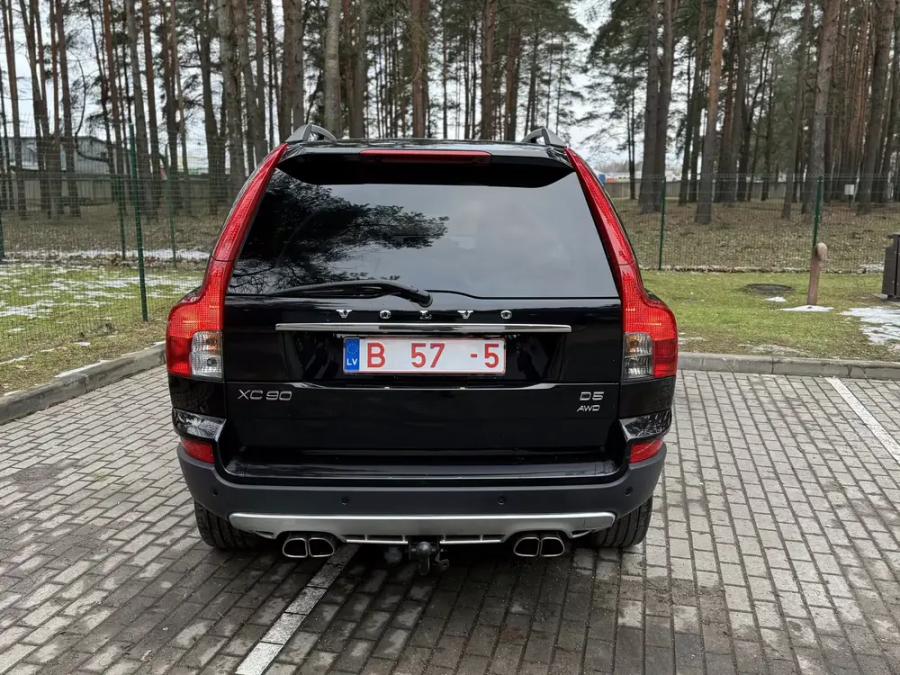Black Volvo XC90 2011 in Riga, with an engine capacity of 2.40 L and mileage of 231 thousand km for 8990 €, photo 7 on AUTOMOTO.COM.LV