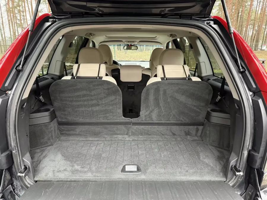 Black Volvo XC90 2011 in Riga, with an engine capacity of 2.40 L and mileage of 231 thousand km for 8990 €, photo 8 on AUTOMOTO.COM.LV