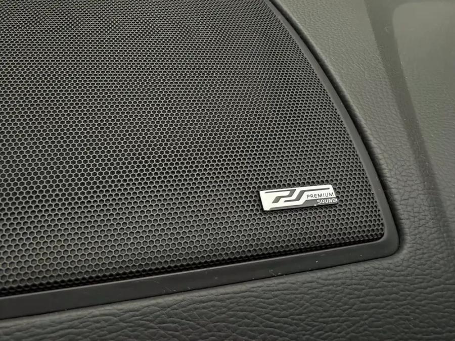 Black Volvo XC90 2011 in Riga, with an engine capacity of 2.40 L and mileage of 231 thousand km for 8990 €, photo 16 on AUTOMOTO.COM.LV