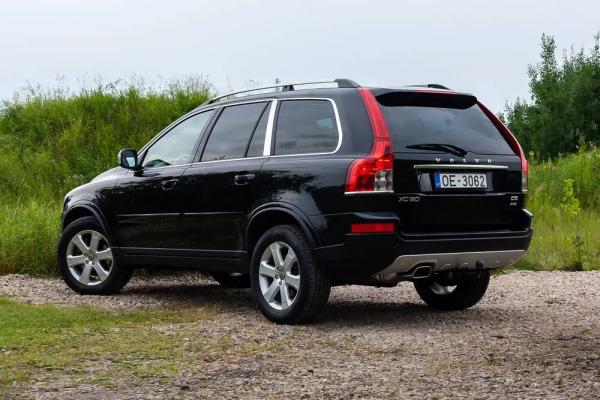 Melns Volvo XC90 2011 Rīga, ar dzinēja tilpumu 2.40 L un nobraukumu 275 tūkst. km par 10995 €, foto 2 vietnē AUTOMOTO.COM.LV