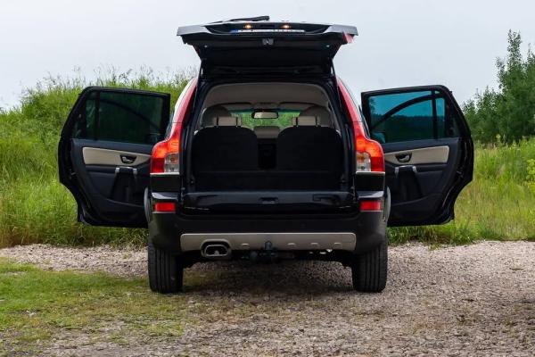 Melns Volvo XC90 2011 Rīga, ar dzinēja tilpumu 2.40 L un nobraukumu 275 tūkst. km par 10995 €, foto 6 vietnē AUTOMOTO.COM.LV