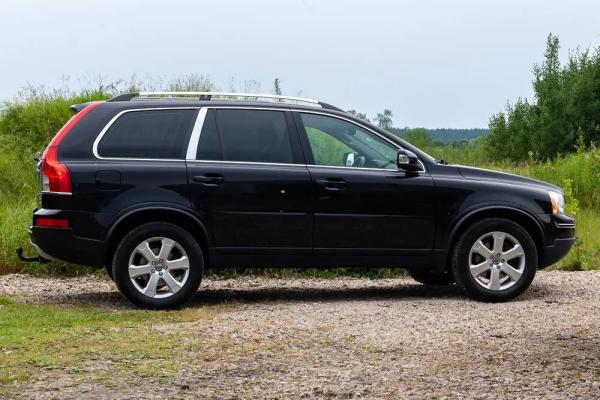 Melns Volvo XC90 2011 Rīga, ar dzinēja tilpumu 2.40 L un nobraukumu 275 tūkst. km par 10995 €, foto 7 vietnē AUTOMOTO.COM.LV