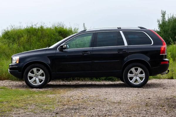 Melns Volvo XC90 2011 Rīga, ar dzinēja tilpumu 2.40 L un nobraukumu 275 tūkst. km par 10995 €, foto 8 vietnē AUTOMOTO.COM.LV