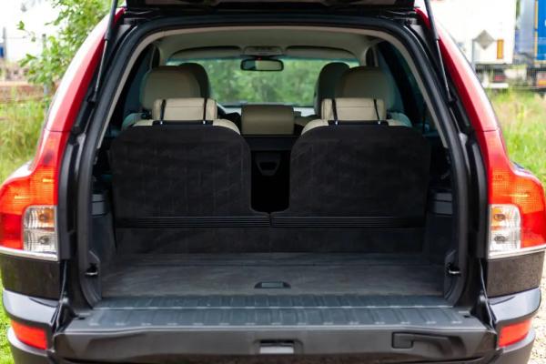 Melns Volvo XC90 2011 Rīga, ar dzinēja tilpumu 2.40 L un nobraukumu 275 tūkst. km par 10995 €, foto 9 vietnē AUTOMOTO.COM.LV