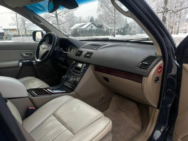 Melns Volvo XC90 2011 Jelgava, ar dzinēja tilpumu 2.40 L un nobraukumu 253 tūkst. km par 11600 €, foto 9 vietnē AUTOMOTO.COM.LV