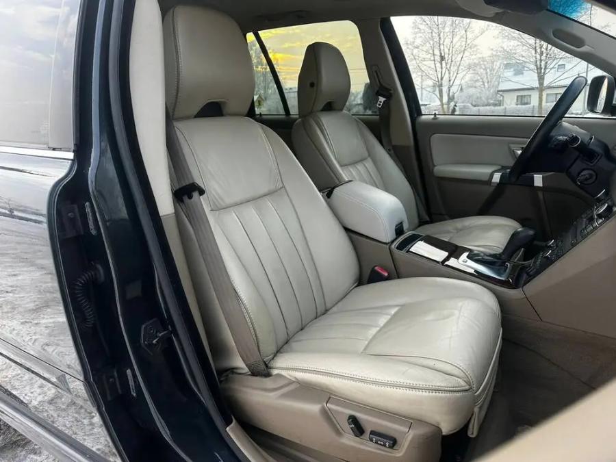 Melns Volvo XC90 2011 Jelgava, ar dzinēja tilpumu 2.40 L un nobraukumu 253 tūkst. km par 11600 €, foto 12 vietnē AUTOMOTO.COM.LV