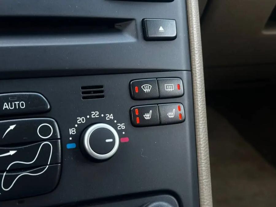 Melns Volvo XC90 2011 Jelgava, ar dzinēja tilpumu 2.40 L un nobraukumu 253 tūkst. km par 11600 €, foto 27 vietnē AUTOMOTO.COM.LV