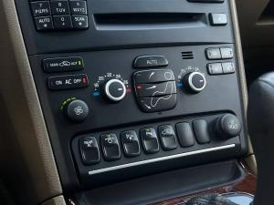 Melns Volvo XC90 2011 Jelgava, ar dzinēja tilpumu 2.40 L un nobraukumu 253 tūkst. km par 11600 €, foto 30 vietnē AUTOMOTO.COM.LV