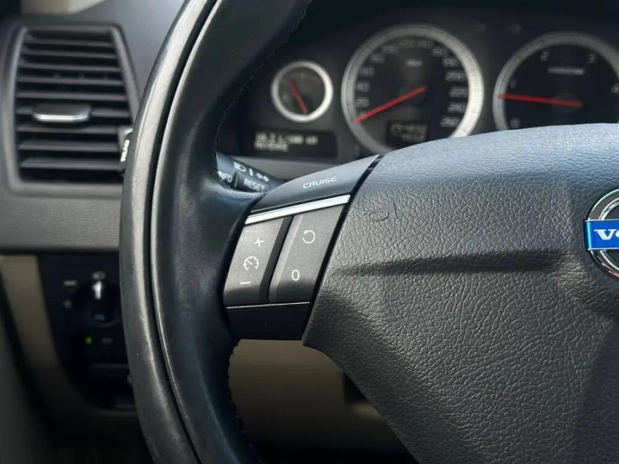 Melns Volvo XC90 2011 Jelgava, ar dzinēja tilpumu 2.40 L un nobraukumu 253 tūkst. km par 11600 €, foto 31 vietnē AUTOMOTO.COM.LV