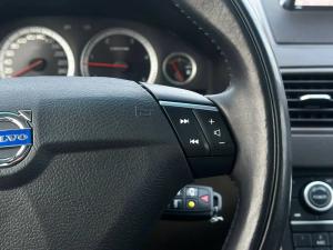 Melns Volvo XC90 2011 Jelgava, ar dzinēja tilpumu 2.40 L un nobraukumu 253 tūkst. km par 11600 €, foto 32 vietnē AUTOMOTO.COM.LV
