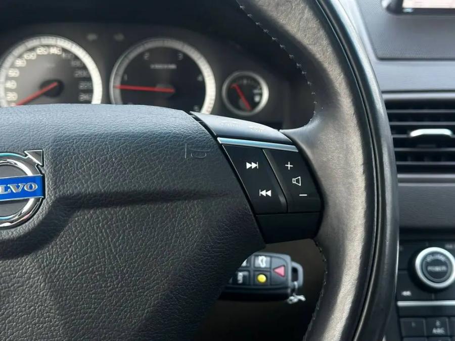 Melns Volvo XC90 2011 Jelgava, ar dzinēja tilpumu 2.40 L un nobraukumu 253 tūkst. km par 11600 €, foto 32 vietnē AUTOMOTO.COM.LV