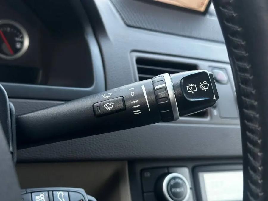Melns Volvo XC90 2011 Jelgava, ar dzinēja tilpumu 2.40 L un nobraukumu 253 tūkst. km par 11600 €, foto 33 vietnē AUTOMOTO.COM.LV