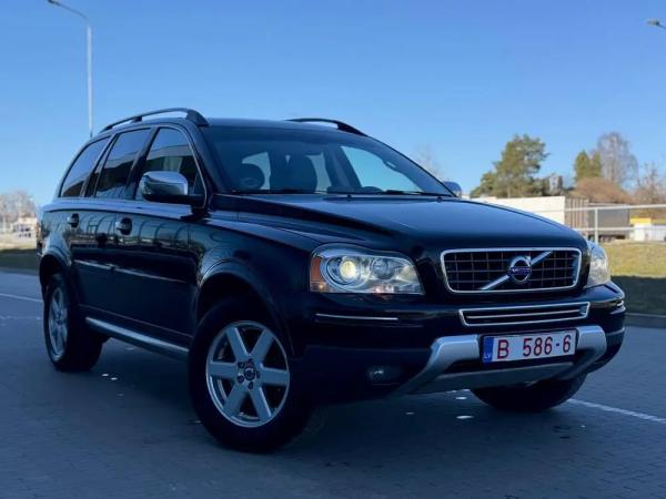 Black Volvo XC90 2011 in Rezekne, with an engine capacity of 2.40 L and mileage of 250 thousand km for 8990 €, photo 3 on AUTOMOTO.COM.LV