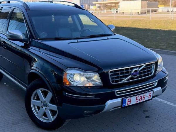 Black Volvo XC90 2011 in Rezekne, with an engine capacity of 2.40 L and mileage of 250 thousand km for 8990 €, photo 7 on AUTOMOTO.COM.LV