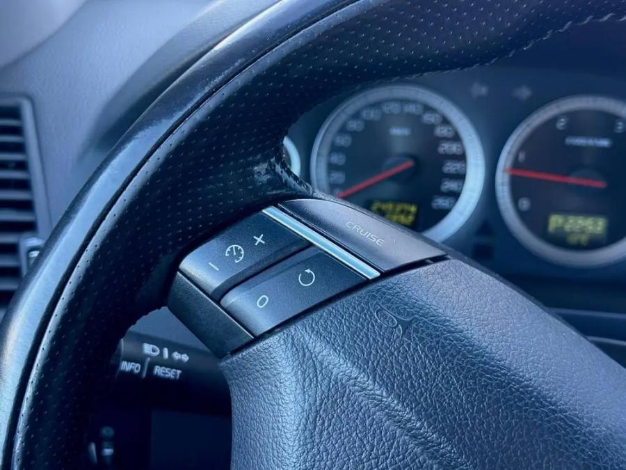 Melns Volvo XC90 2011 Rēzekne, ar dzinēja tilpumu 2.40 L un nobraukumu 250 tūkst. km par 8990 €, foto 23 vietnē AUTOMOTO.COM.LV