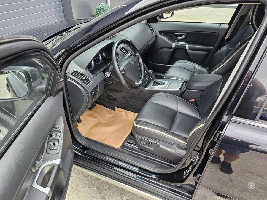Melns Volvo XC90 2011 Utena, ar dzinēja tilpumu 2.40 L un nobraukumu 275 tūkst. km par 9750 €, foto 23 vietnē AUTOMOTO.COM.LV