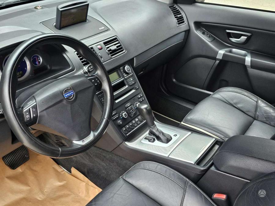Melns Volvo XC90 2011 Utena, ar dzinēja tilpumu 2.40 L un nobraukumu 275 tūkst. km par 9750 €, foto 24 vietnē AUTOMOTO.COM.LV