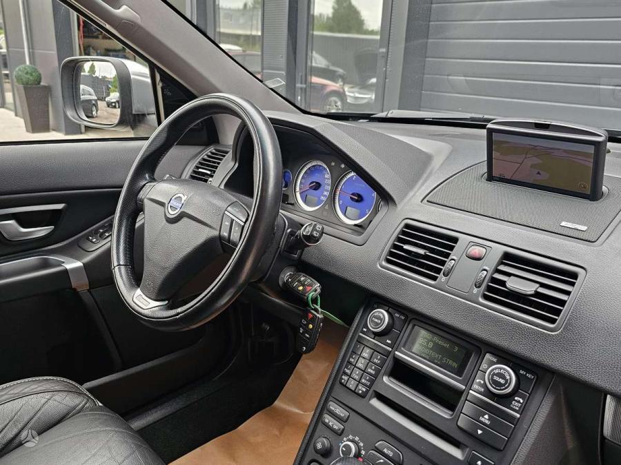 Melns Volvo XC90 2011 Utena, ar dzinēja tilpumu 2.40 L un nobraukumu 275 tūkst. km par 9750 €, foto 31 vietnē AUTOMOTO.COM.LV