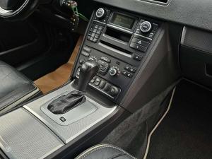 Melns Volvo XC90 2011 Utena, ar dzinēja tilpumu 2.40 L un nobraukumu 275 tūkst. km par 9750 €, foto 33 vietnē AUTOMOTO.COM.LV