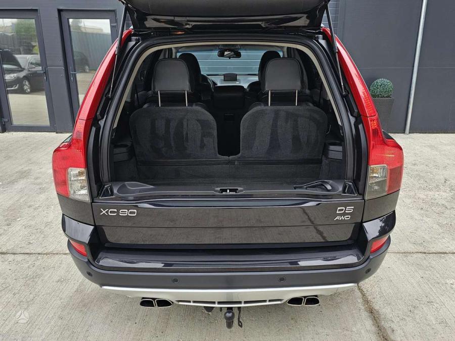 Melns Volvo XC90 2011 Utena, ar dzinēja tilpumu 2.40 L un nobraukumu 275 tūkst. km par 9750 €, foto 46 vietnē AUTOMOTO.COM.LV