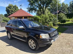 Black Volvo XC90 2011 in Riga, with an engine capacity of 2.40 L and mileage of 307 thousand km for 7800 €, photo 3 on AUTOMOTO.COM.LV